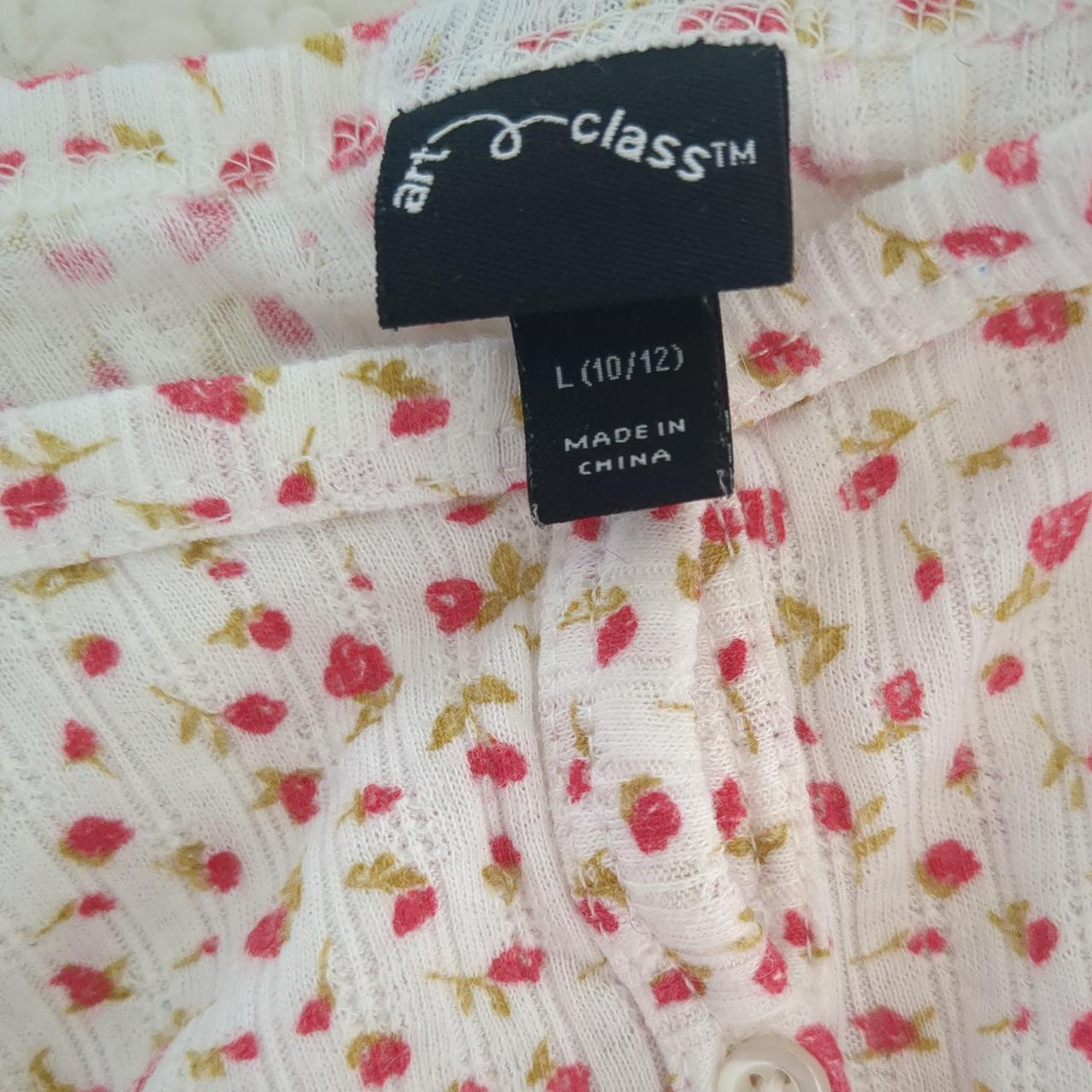 Cute red flower top It's a youth large, but fits an... - Depop