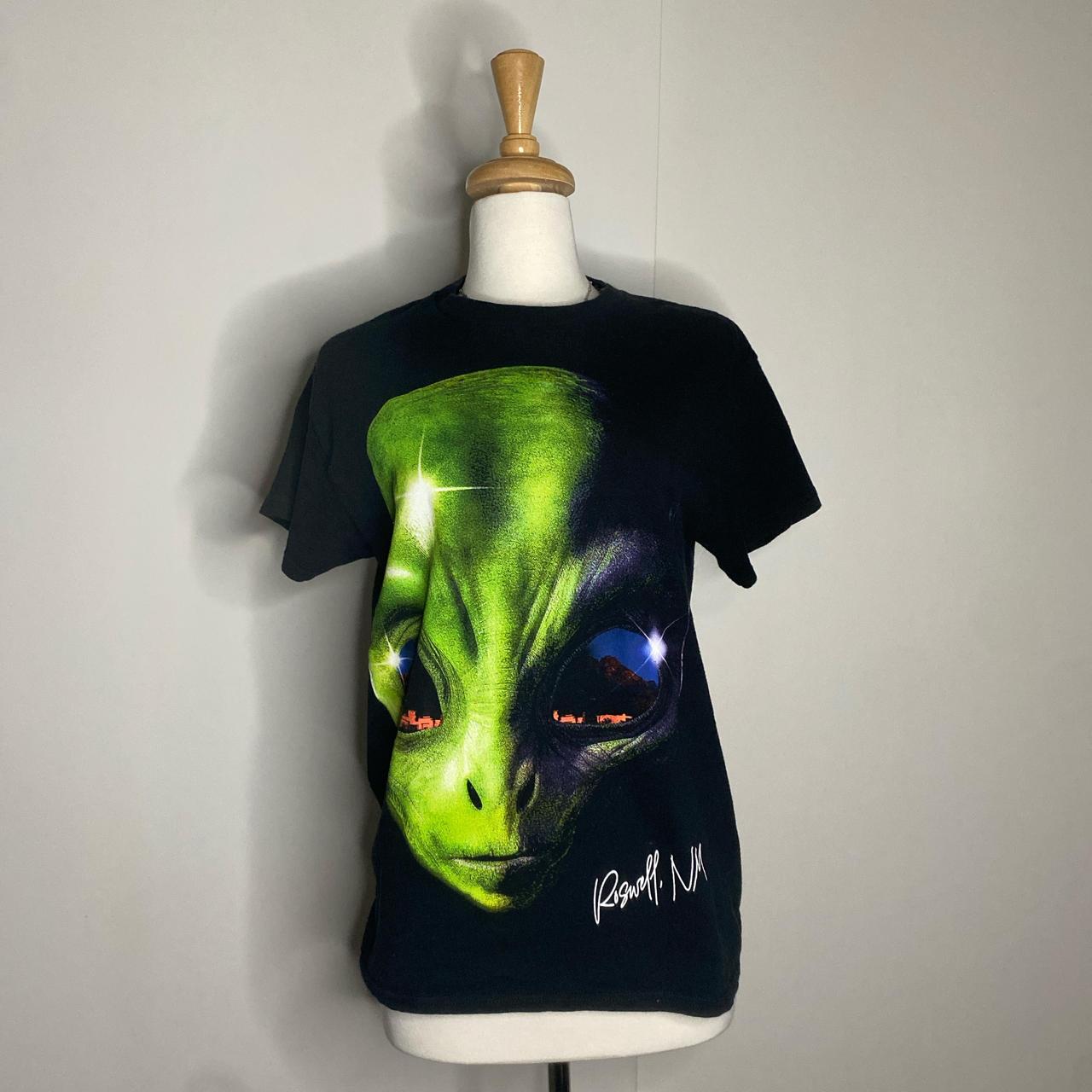 Black and green alien graphic tee #alienvibes Size... | Depop