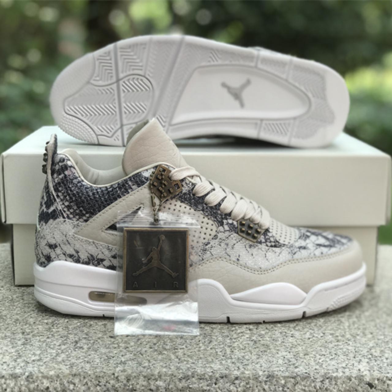 nike AJ4 - Depop