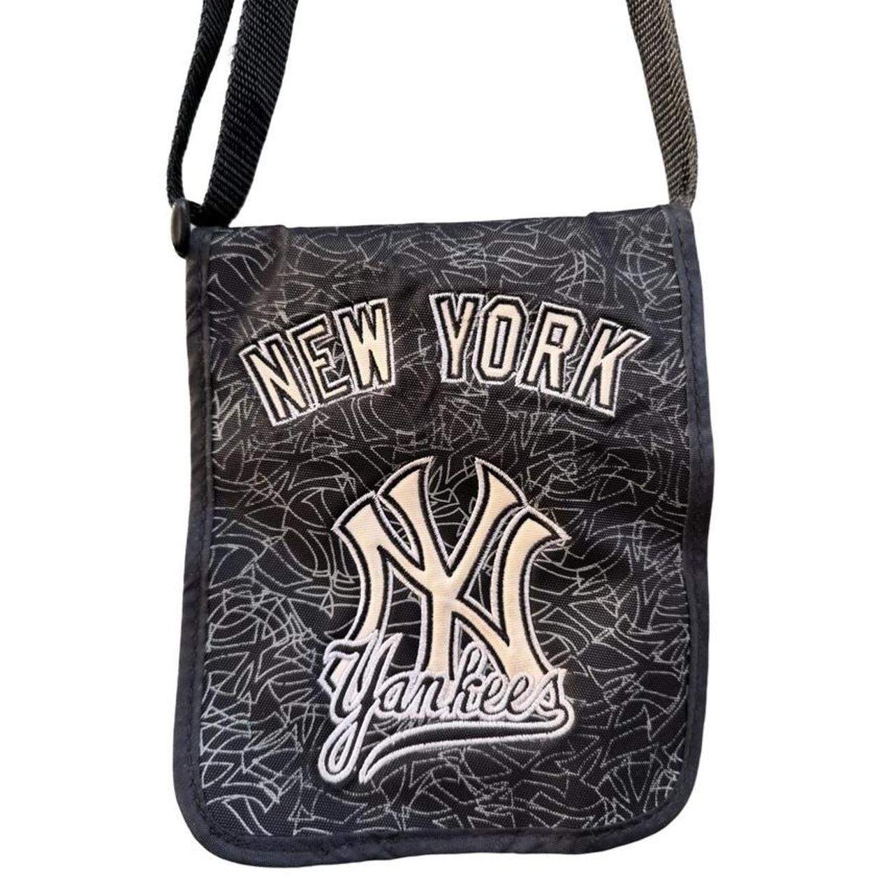 VINTAGE Y2K HIP HOPE STREETWEAR STYLE NEW YORK... - Depop