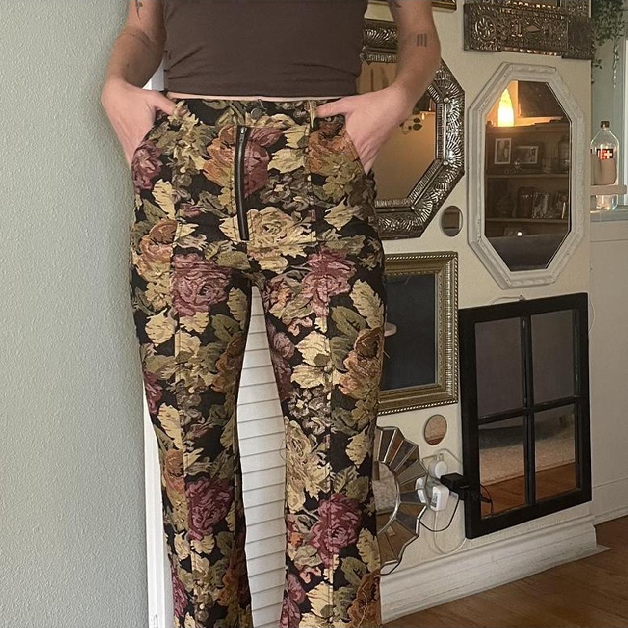 En Saison - Delphi Pant Floral carpet style pants... - Depop