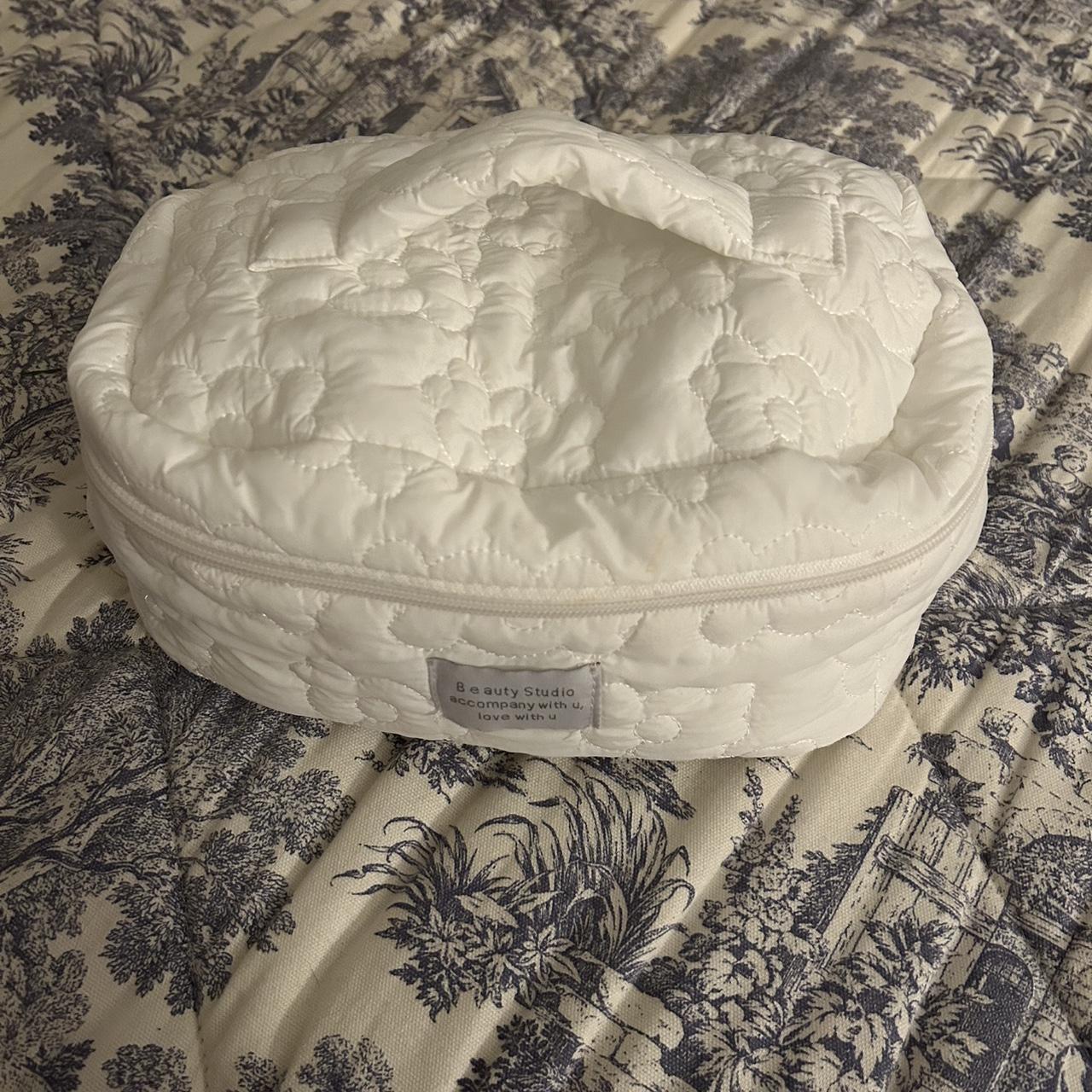 White puffer makeup bag | Depop