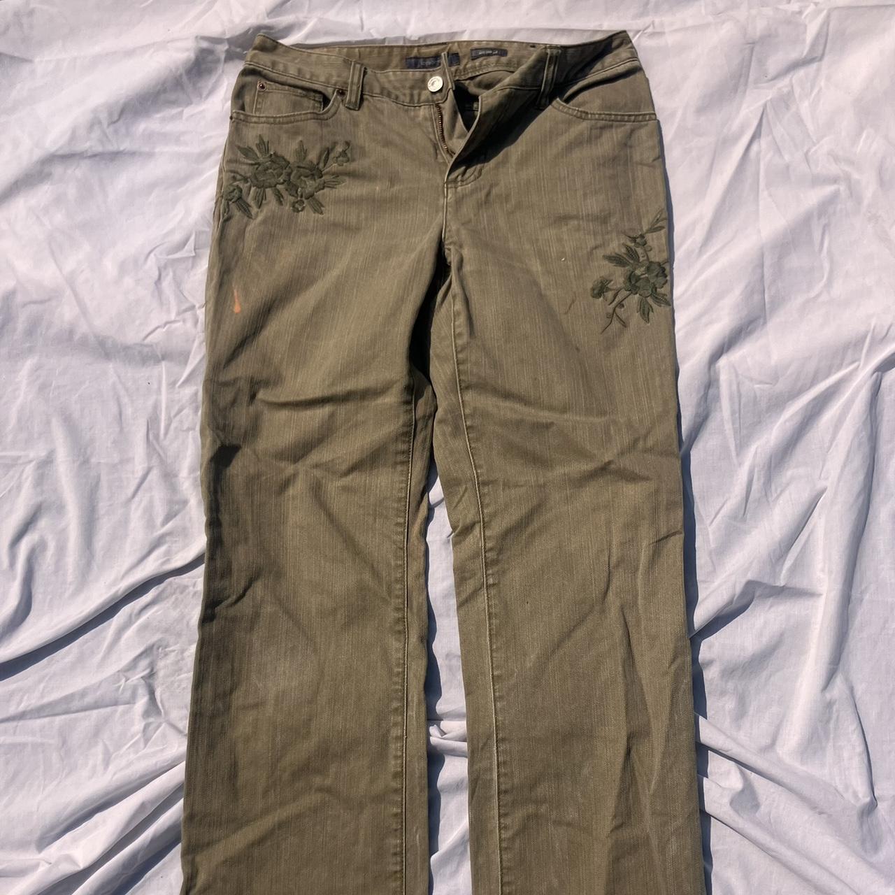 Liz Caliborne Khaki and green jeans with embroidered... - Depop