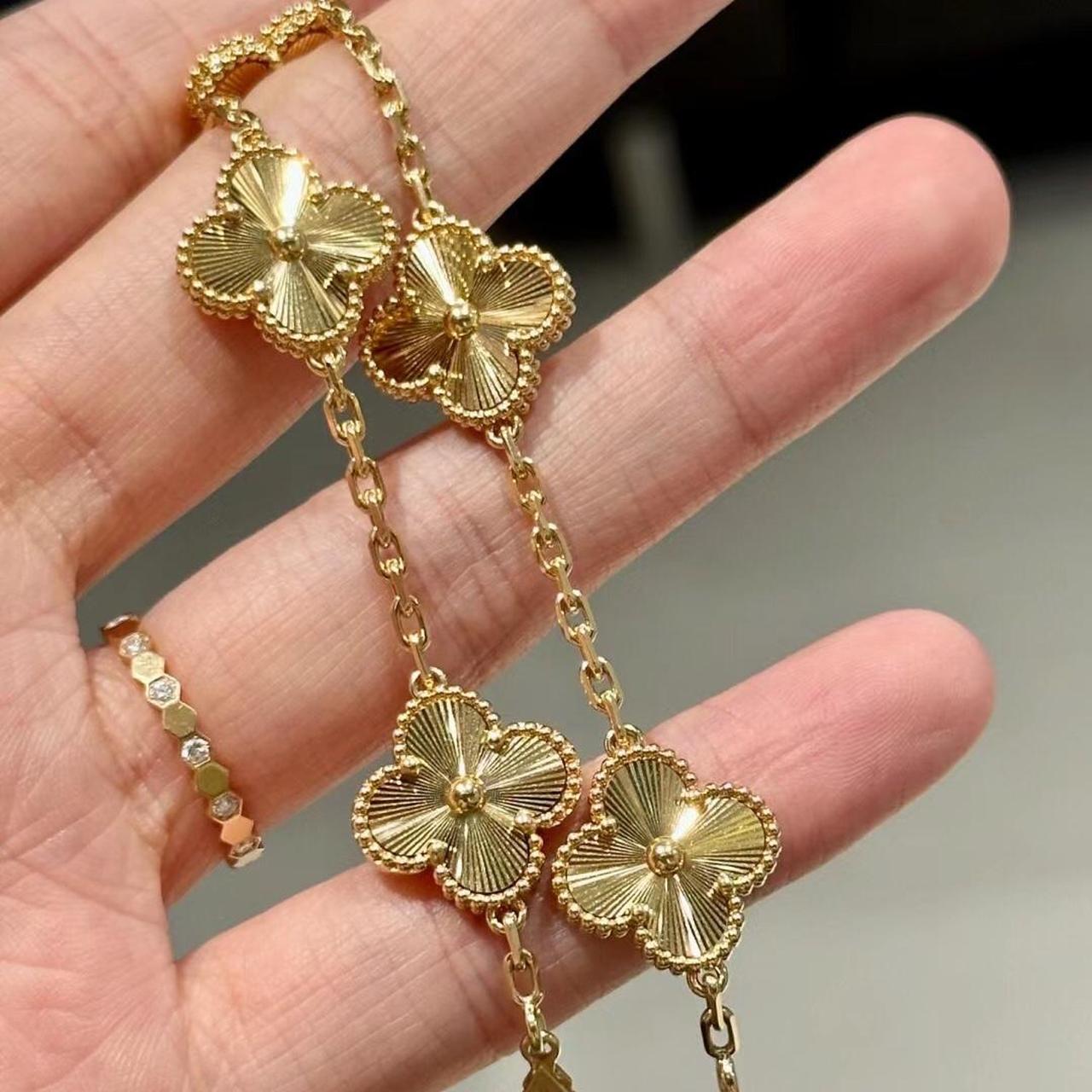 5 motifs clover VCA Style Yellow Gold bracelet 7.48... - Depop
