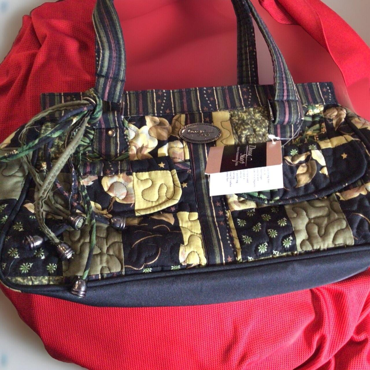 This NWT Donna Sharp quilted handbag is a beautiful... - Depop