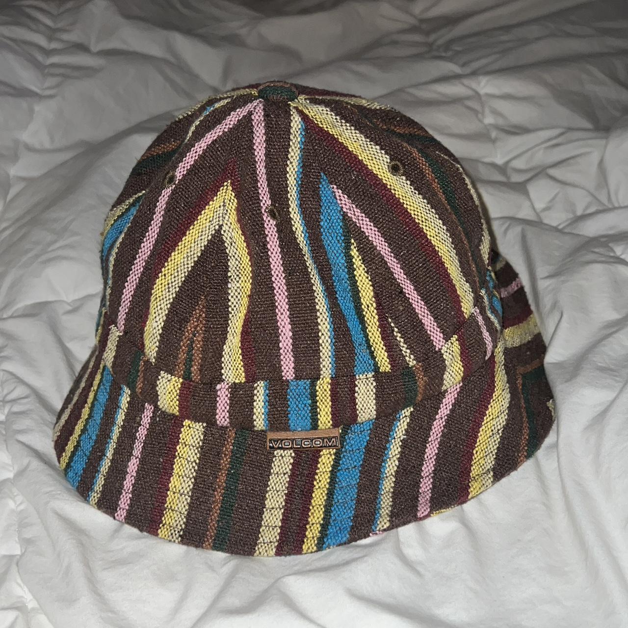 Sample hat from volcom, wore once but was thrifted... - Depop