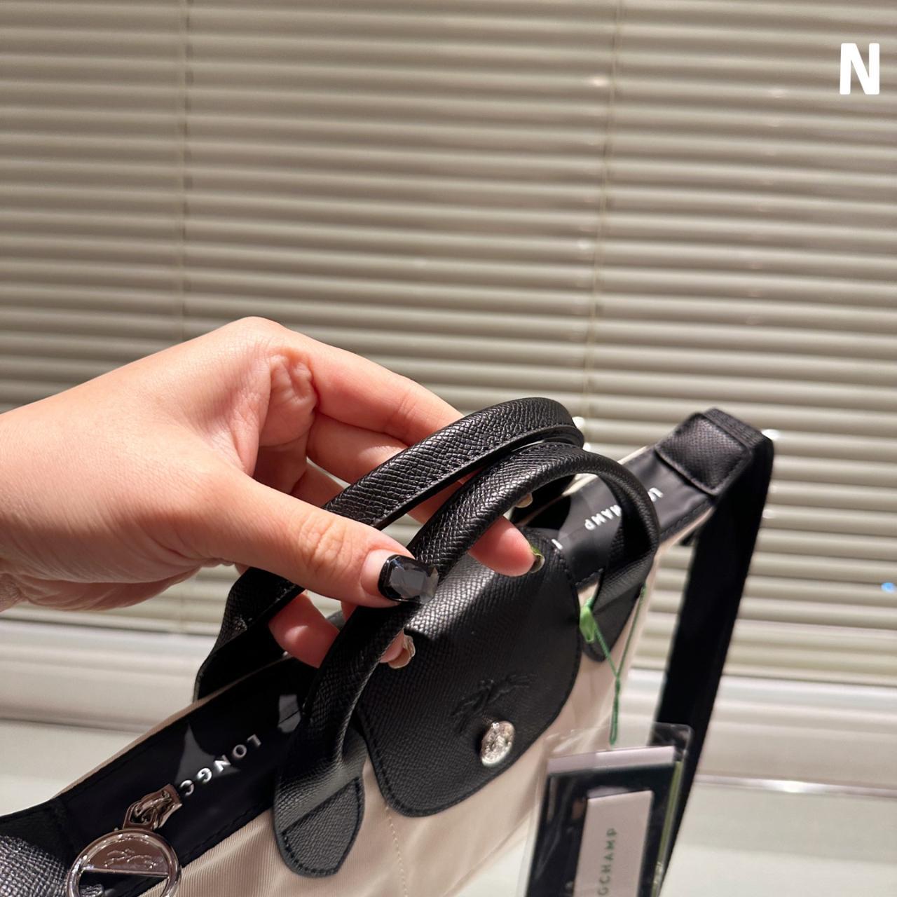 Longchamp Mini crossbody bags brand new never be used - Depop