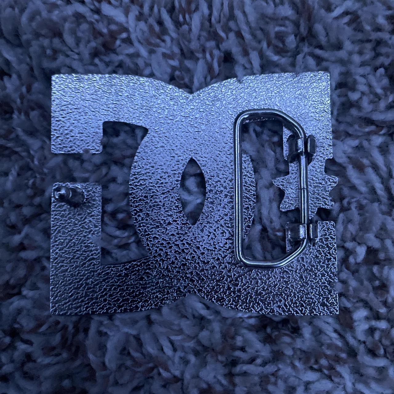 silver studded DC SHOES belt buckle - Depop