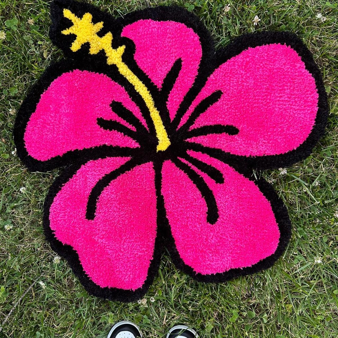 2’x2’ Handmade hibiscus flower rug! - Depop