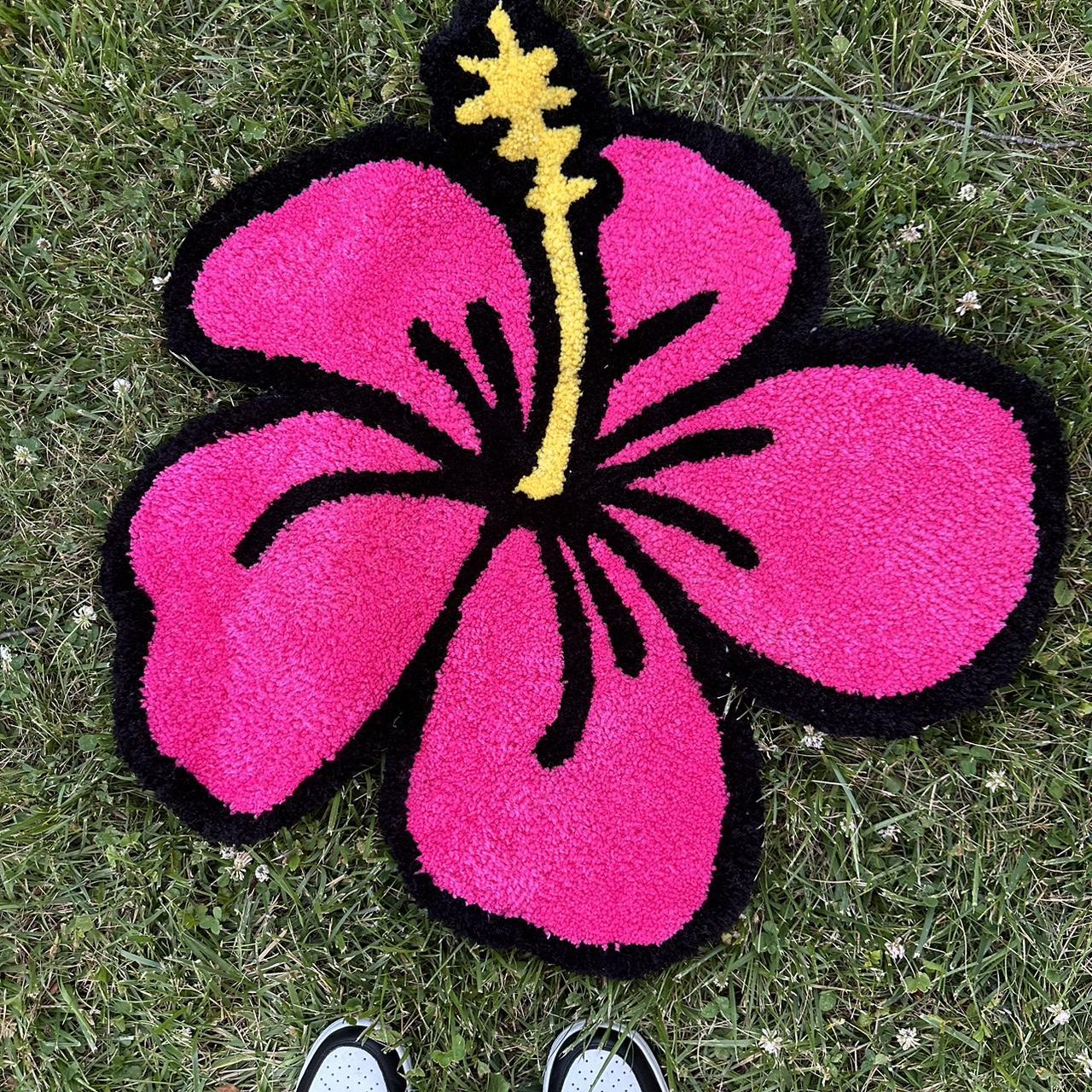2’x2’ Handmade hibiscus flower rug! - Depop