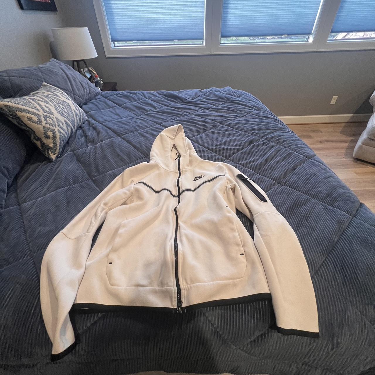 Small Nike tech super cool - Depop