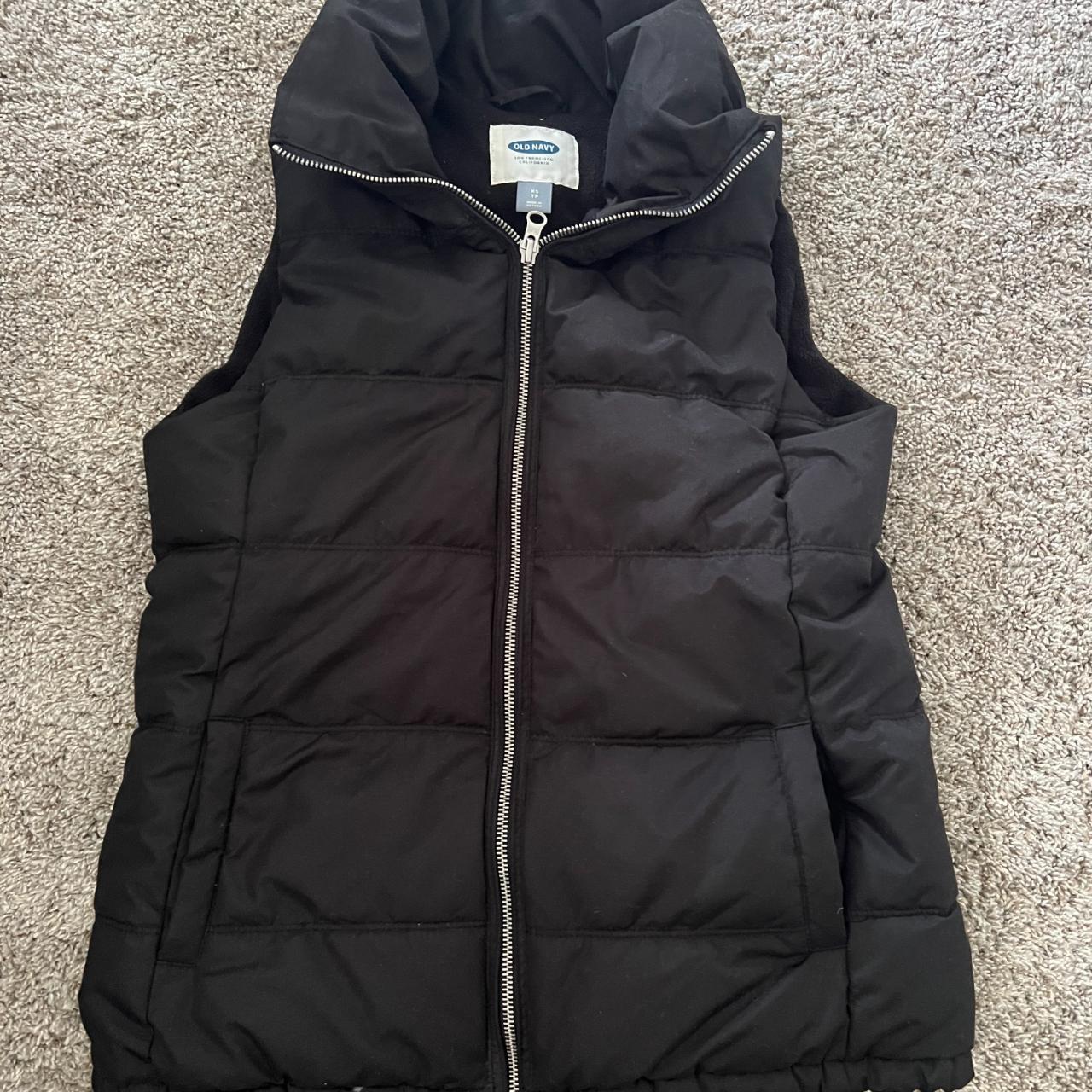 XS Black Old Navy Puffer Vest, never worn - Depop