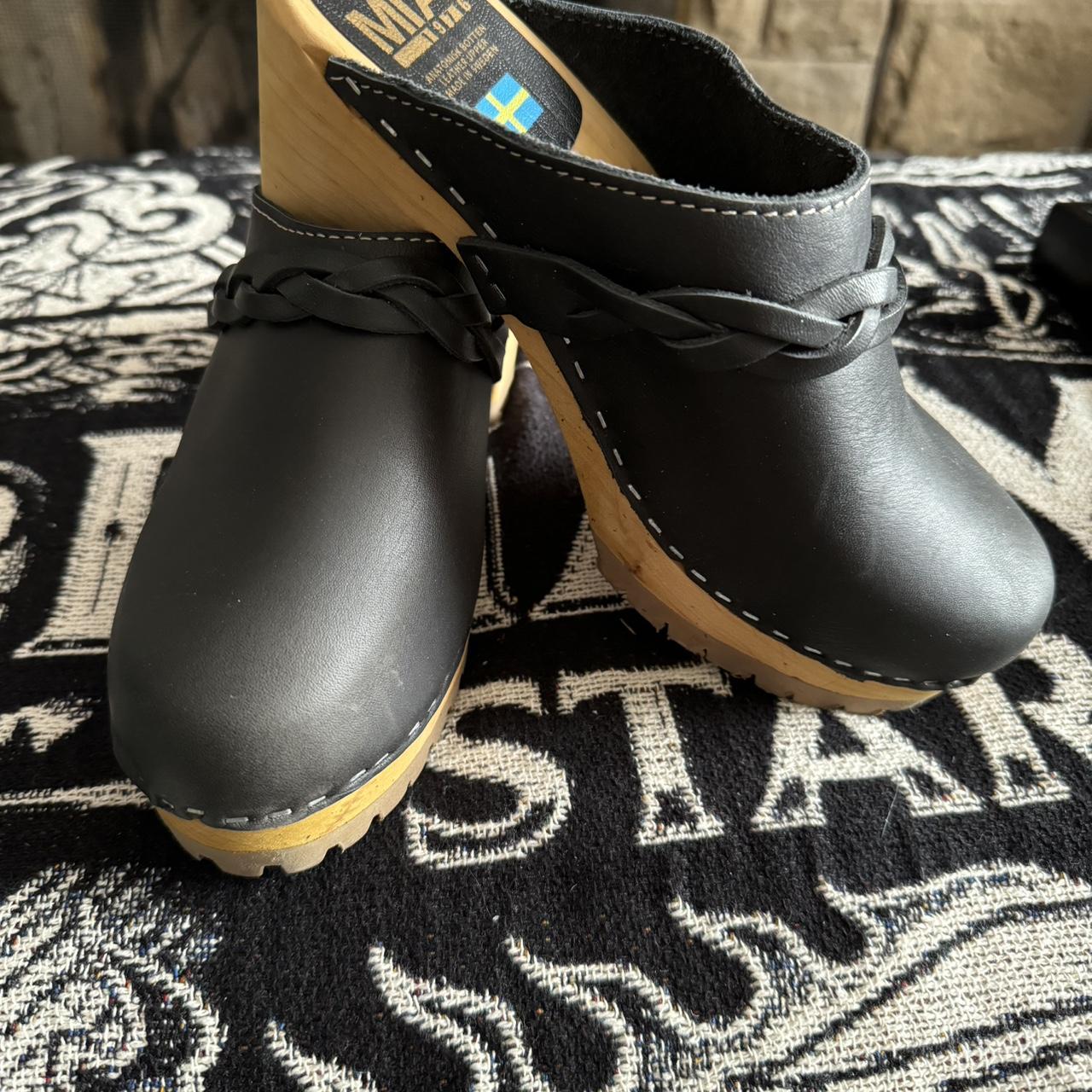 Mia clogs store