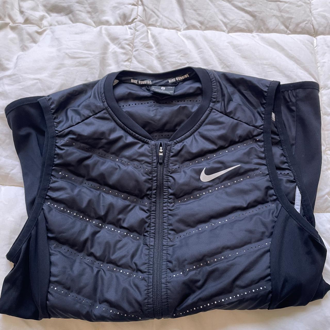 black nike running vest ☁️has zip up pockets &... - Depop