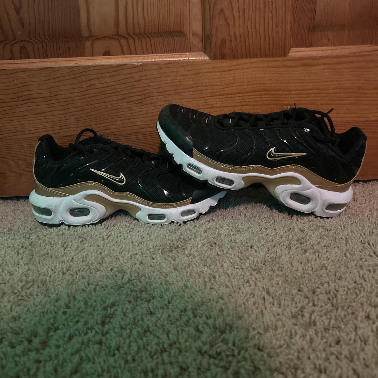 Nike Air Max Plus TN trainers 4.5Y Gold/Black/White - Depop