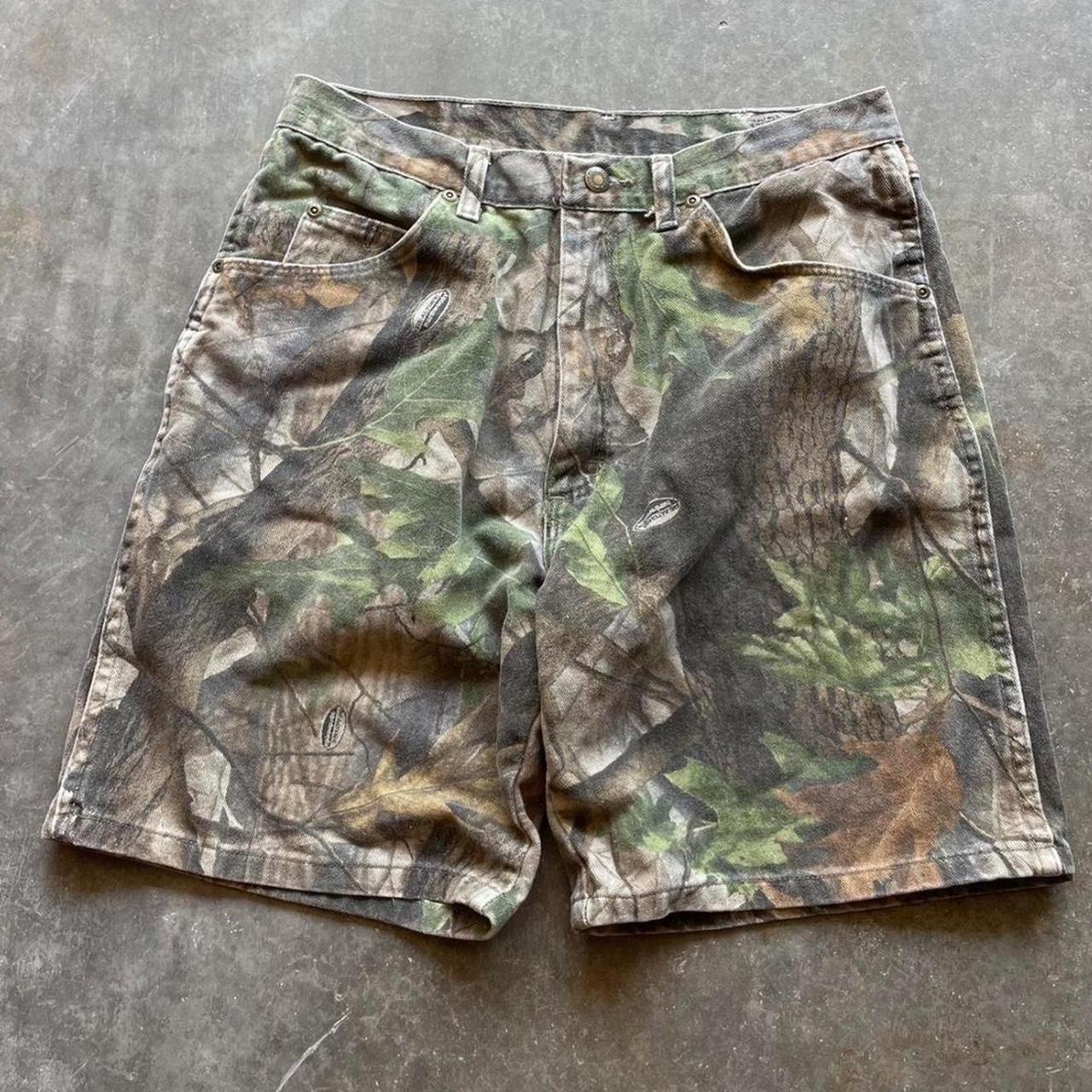 Rare crazy realtree camo wrangler jorts. size 34.... - Depop