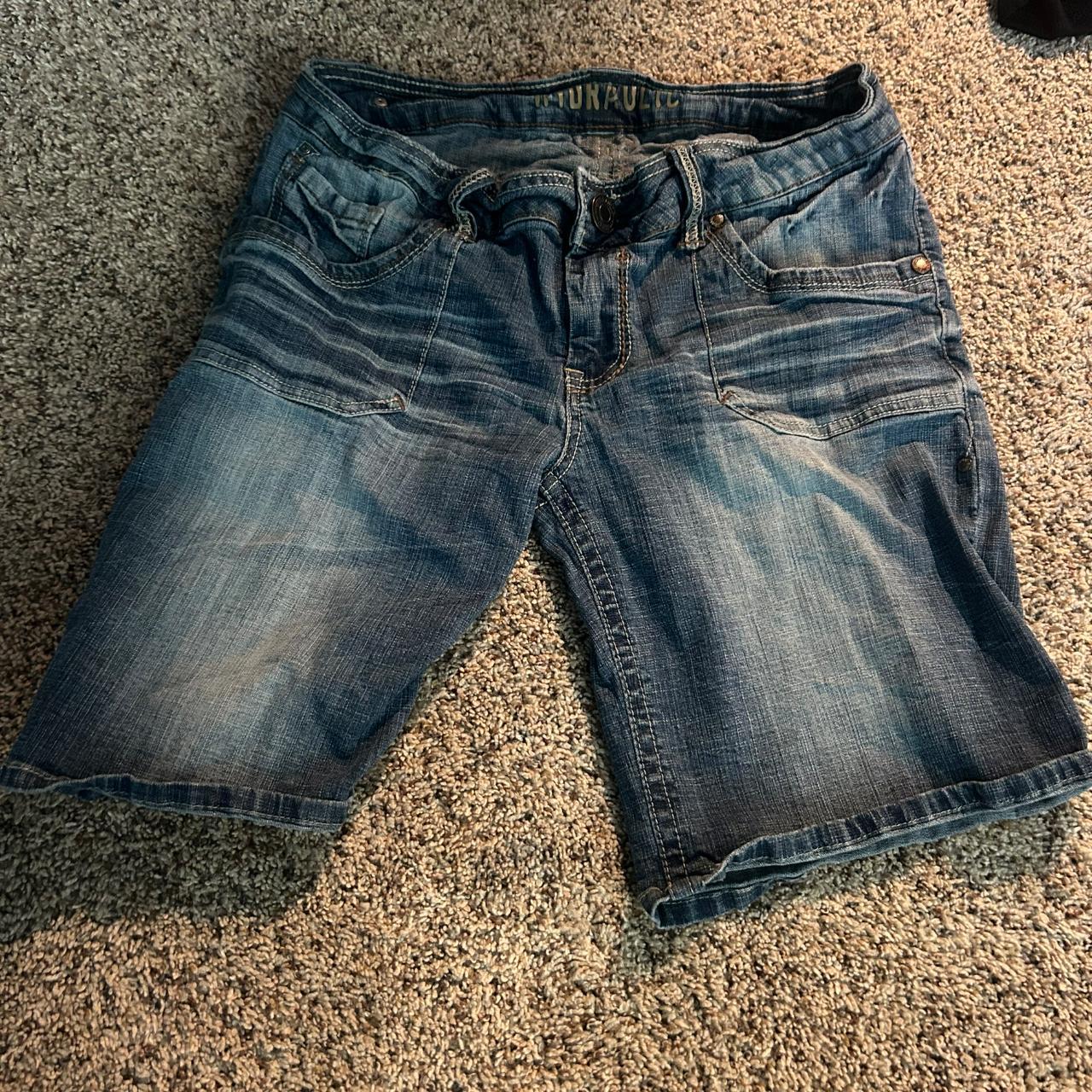 hydraulic jean shorts not sure of size but would fit... | Depop