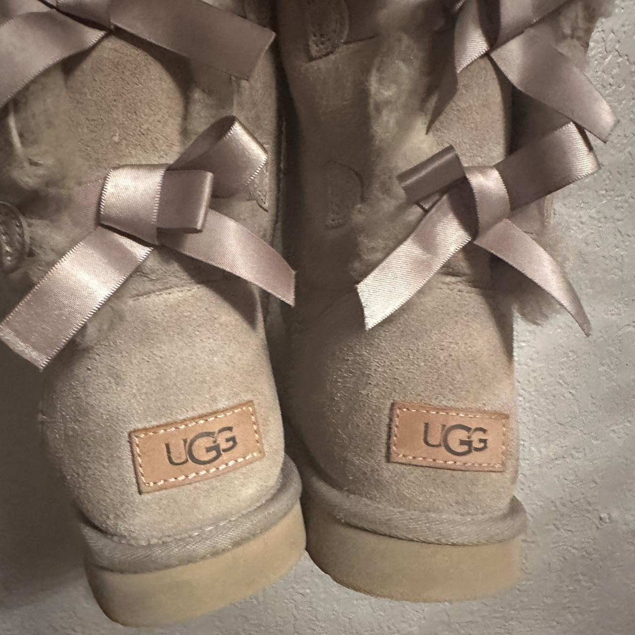 bailey bow uggs size 8 women us/6.5y - Depop
