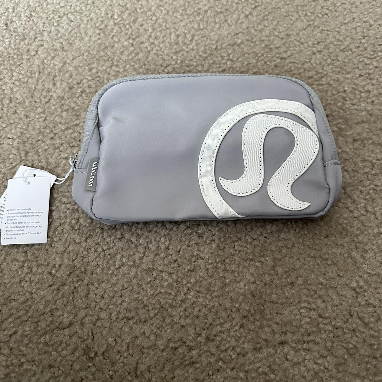Lululemon grey and white makeup bag - Depop