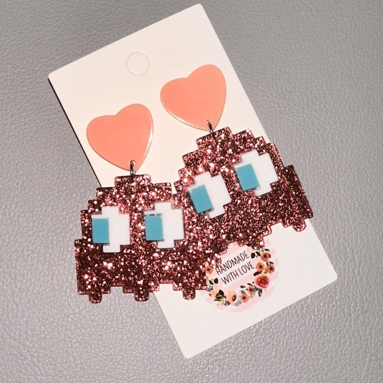 Pac-Man inspired pink glitter heart... - Depop