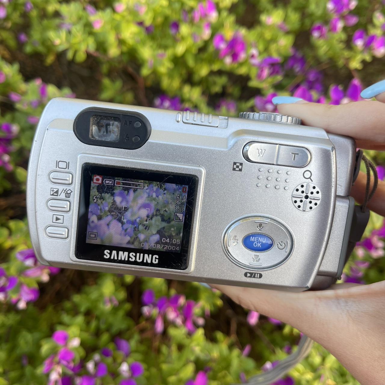 This Samsung Digimax 530 is a compact digital camera... | Depop