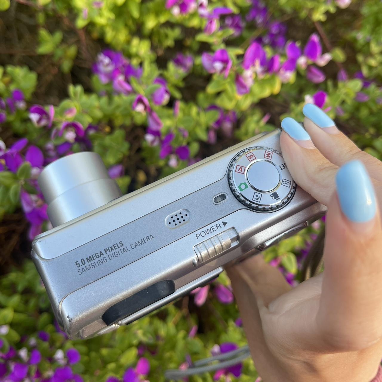 This Samsung Digimax 530 is a compact digital camera... | Depop