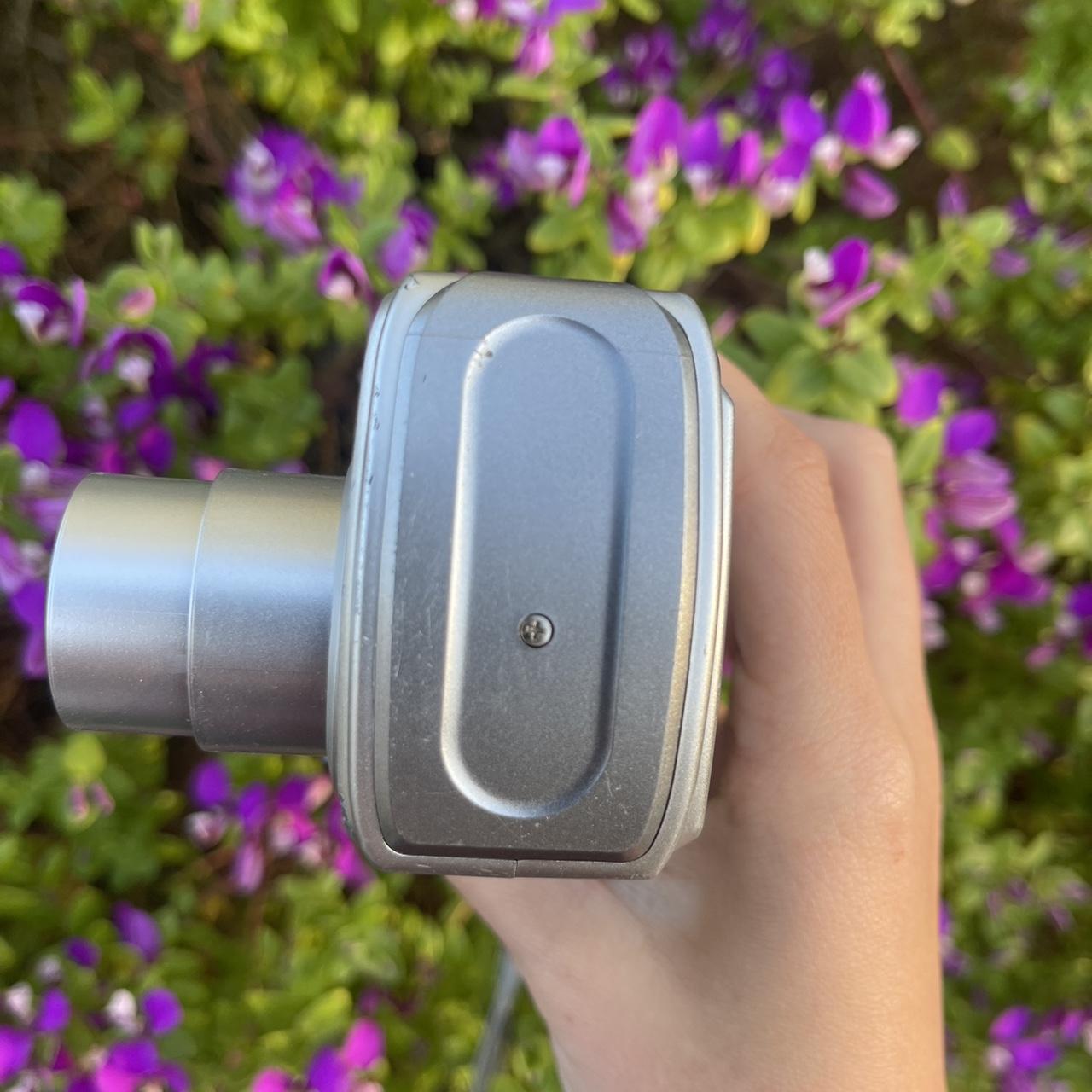 This Samsung Digimax 530 is a compact digital camera... | Depop