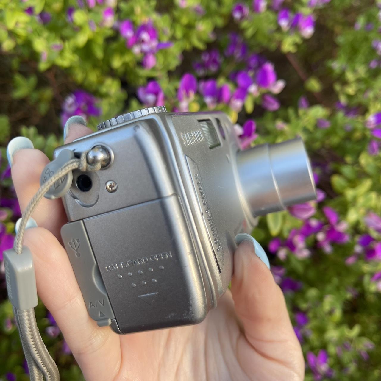 This Samsung Digimax 530 is a compact digital camera... | Depop