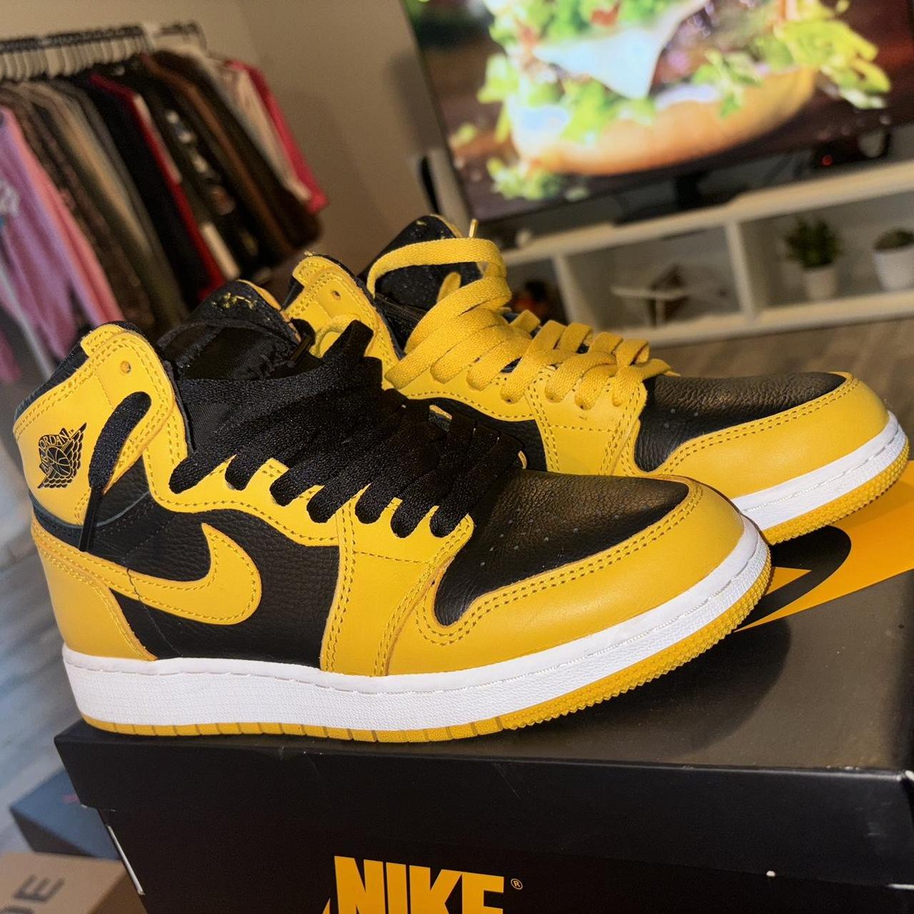 Pollen Jordan 1s 6y - Depop
