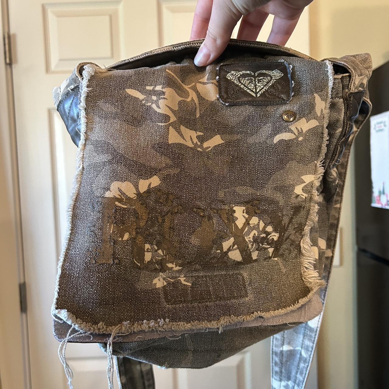 2000s ROXY mini crossbody bag with camo print and... - Depop