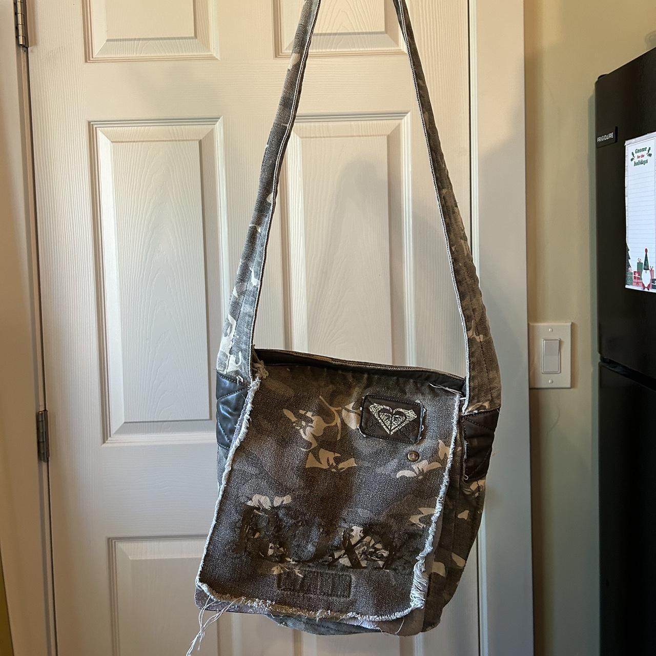 2000s ROXY mini crossbody bag with camo print and... - Depop