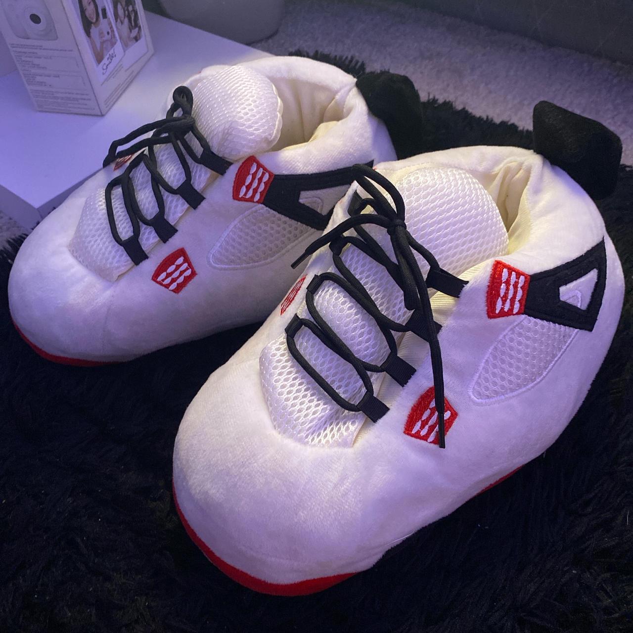 Jordan plush only used 1 time - Depop