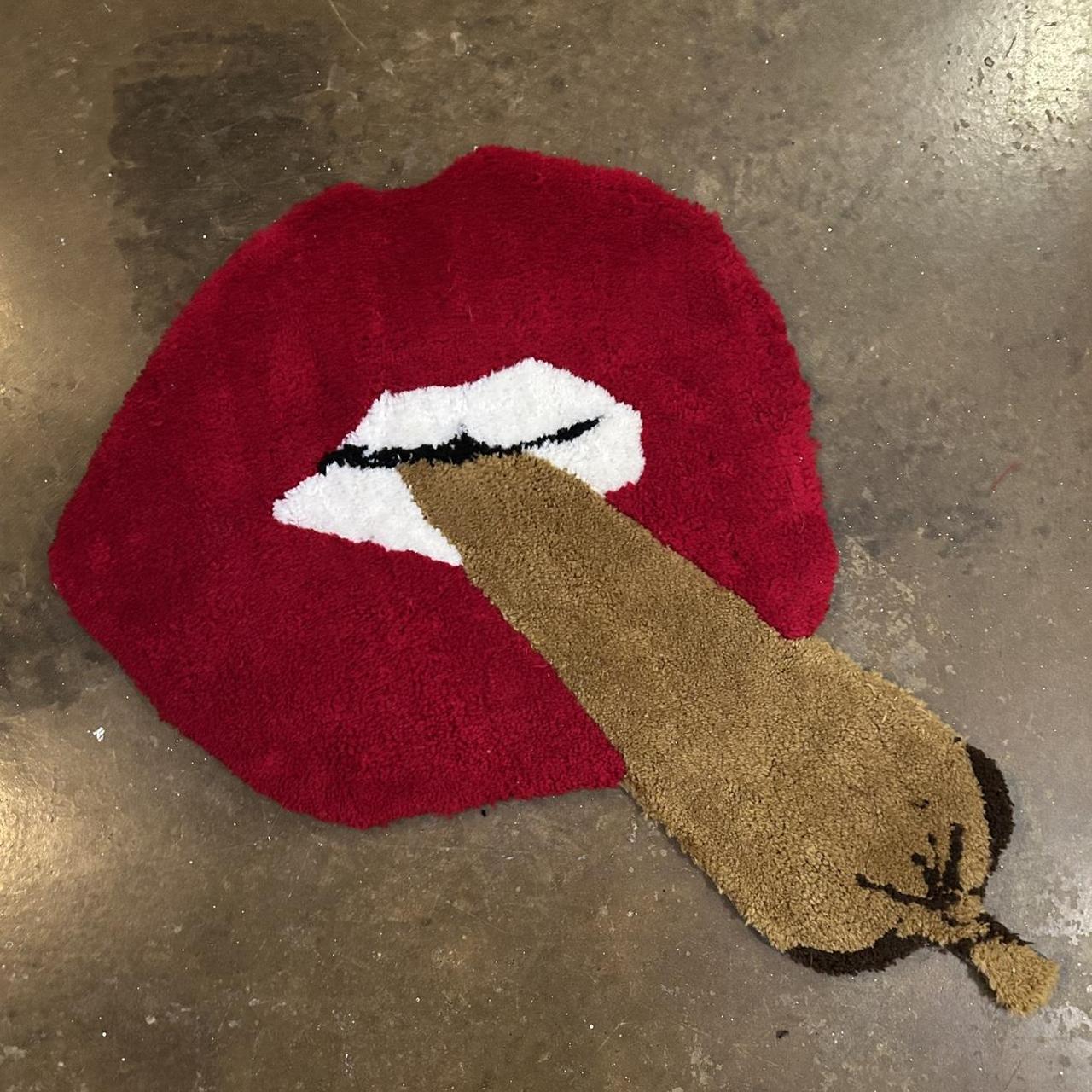 Lip rug - Depop