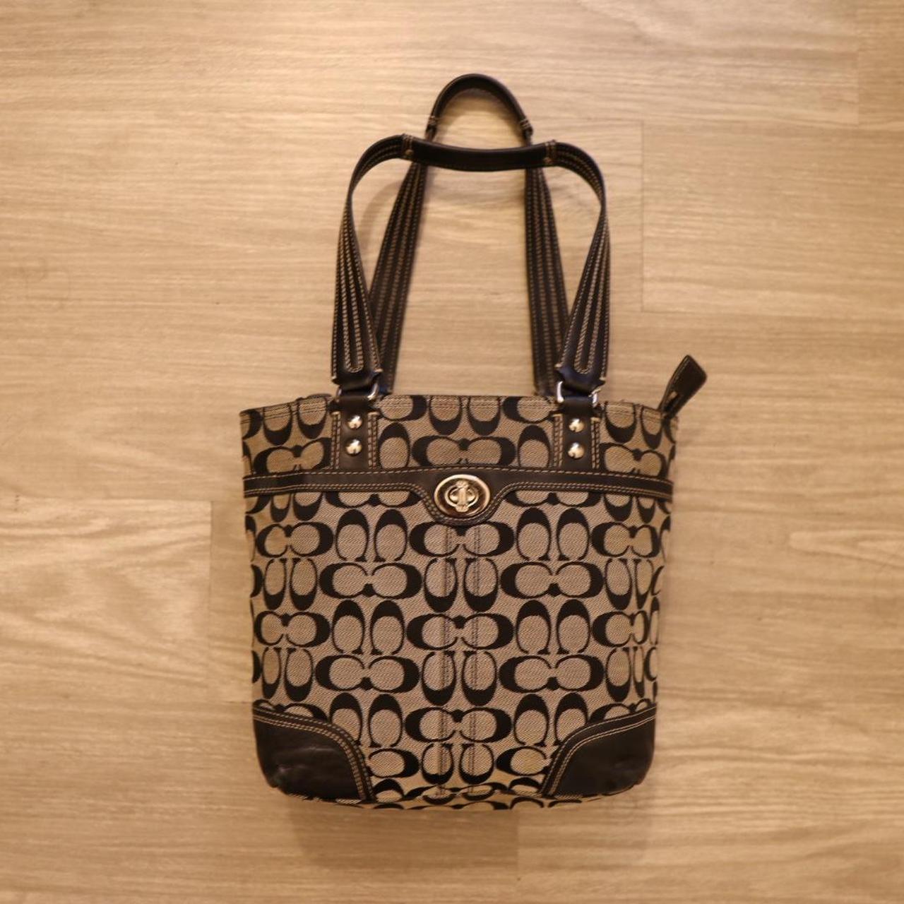 Vintage coach bag Good condition Drippy asf💯‼️ Lmk... | Depop