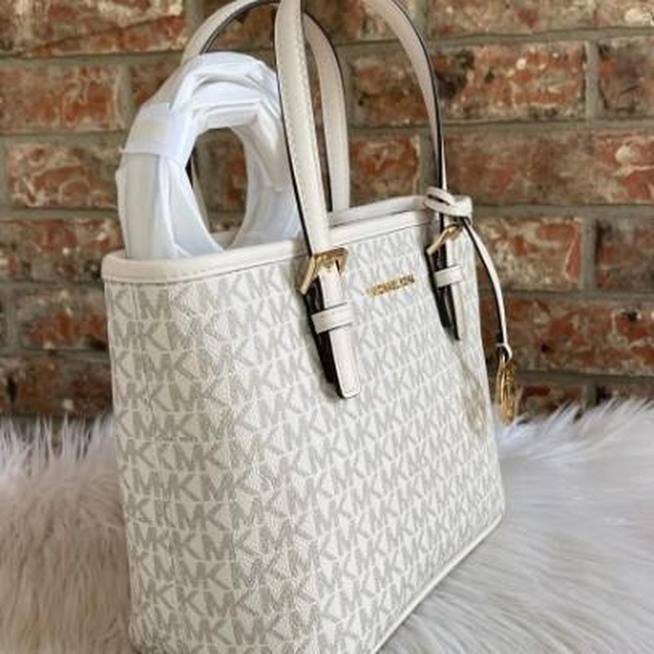 Michael Kors small purse - Depop