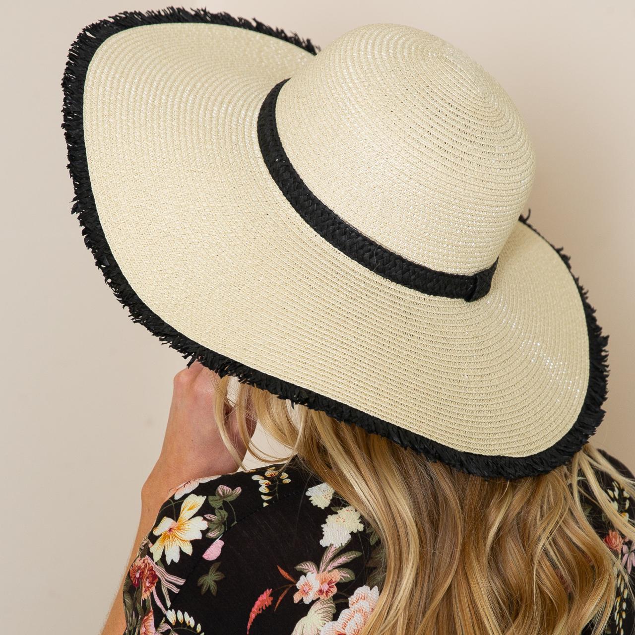 THE HAMPTONS SUN HAT WITH A RAW STRAW EDGE DETAIL. - Depop