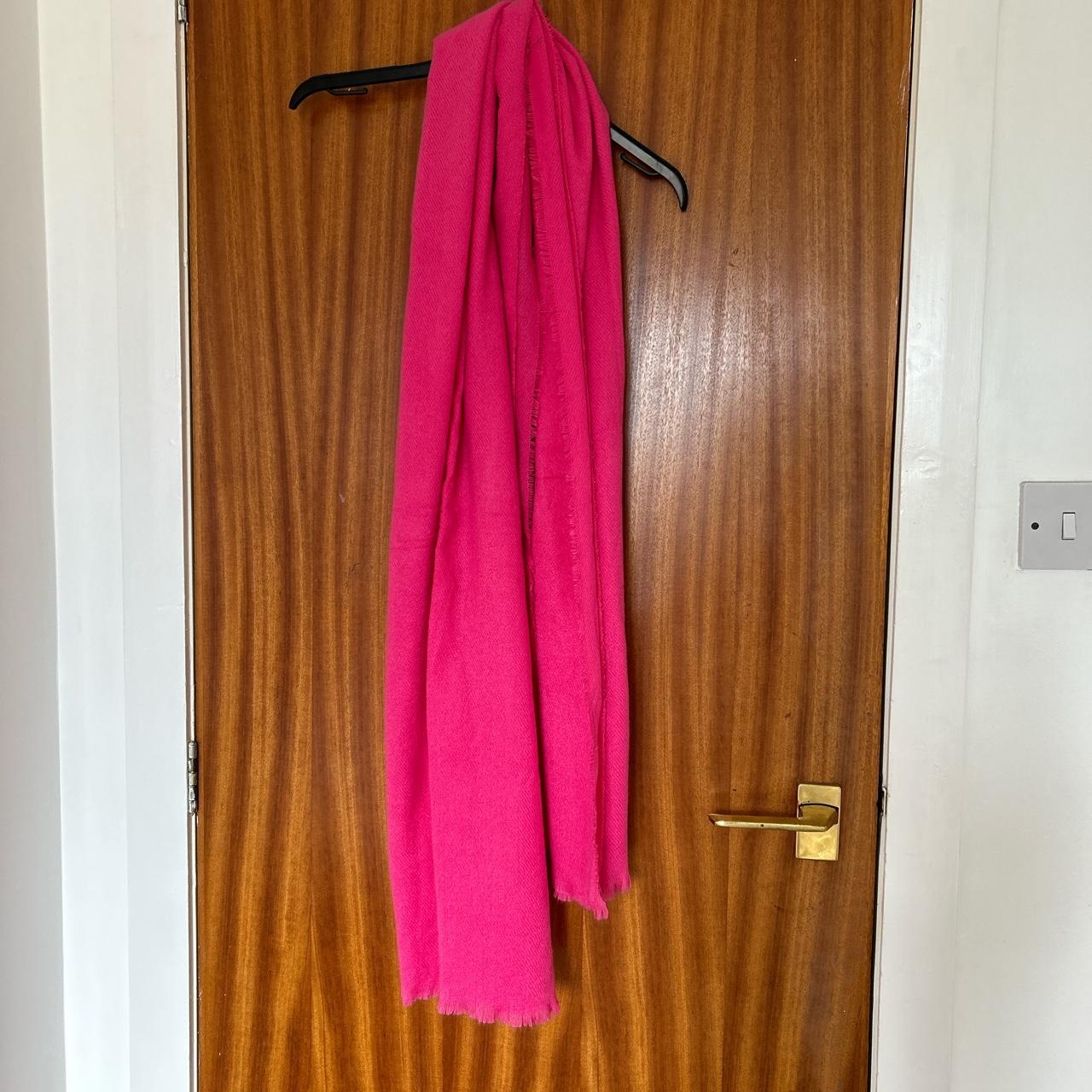 Primark fuchsia pink scarf Worn once - Depop