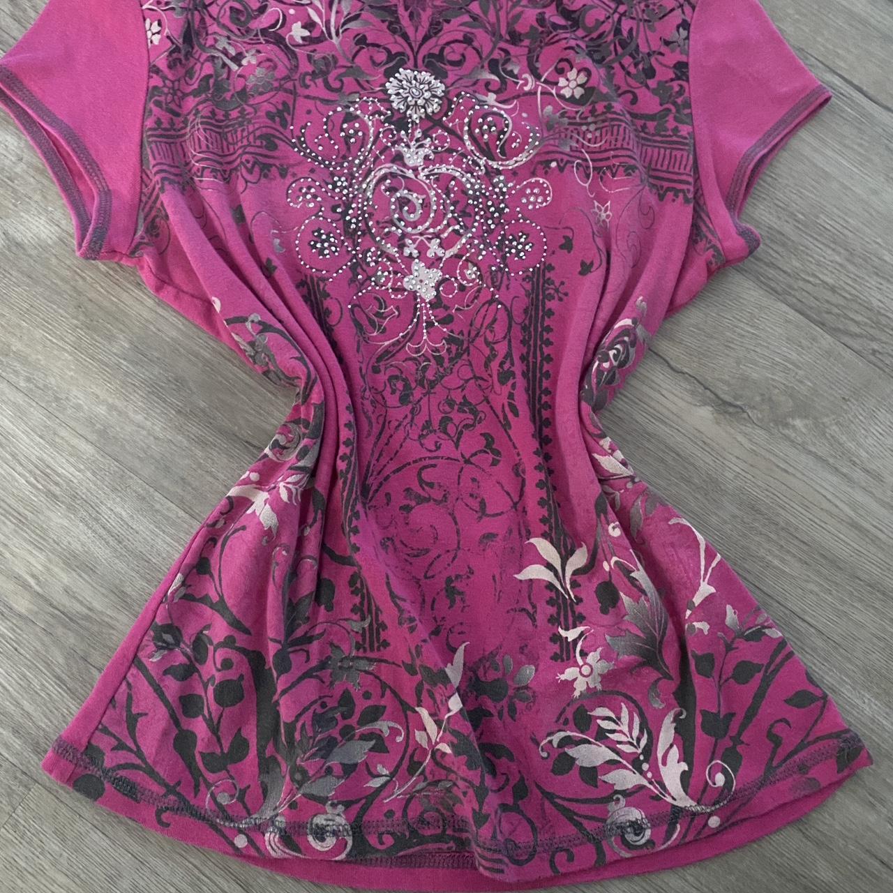 Hot pink Emo graphic y2k mcbling top Dressbarn size... - Depop