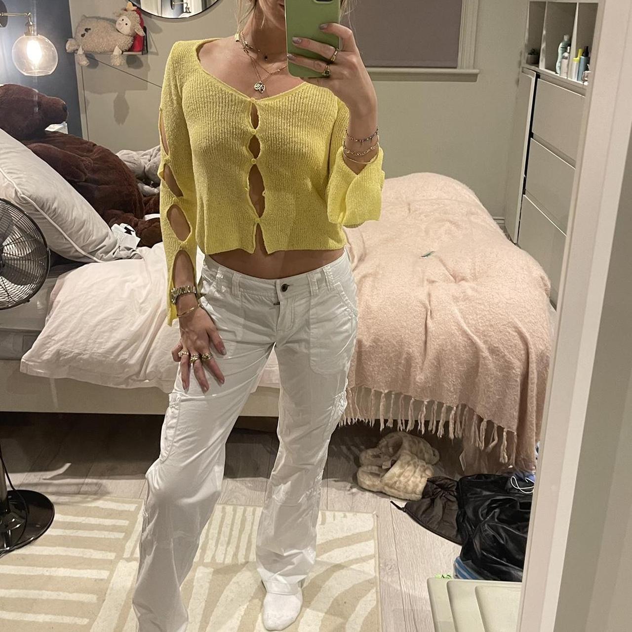 cute y2k yellow top! Perfect condition & no flaws - Depop