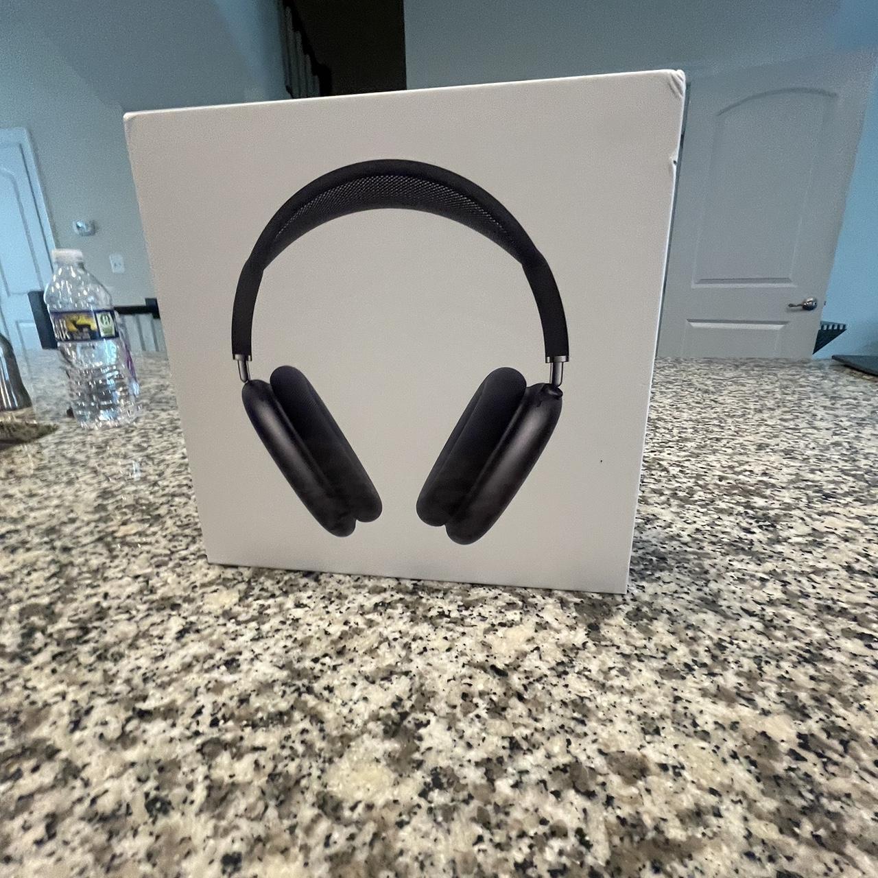 Àpple àirpod max space grey (box a lil dented up... - Depop