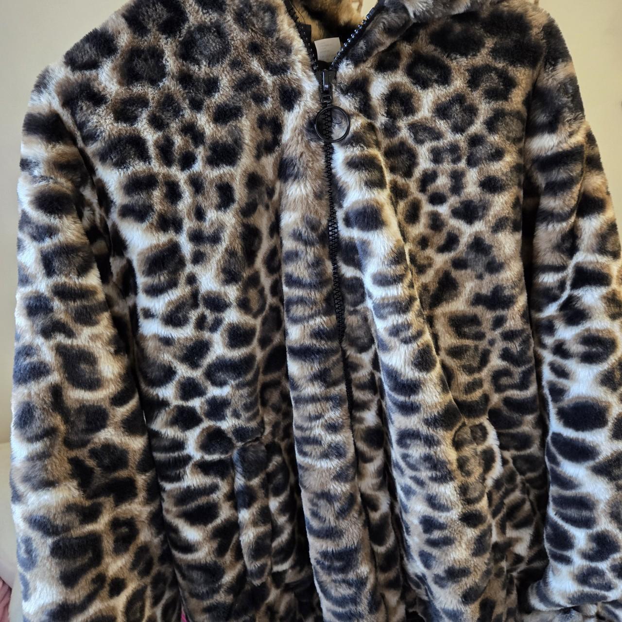 Leopard print fuzzy jacket 🖤🤎 - Depop