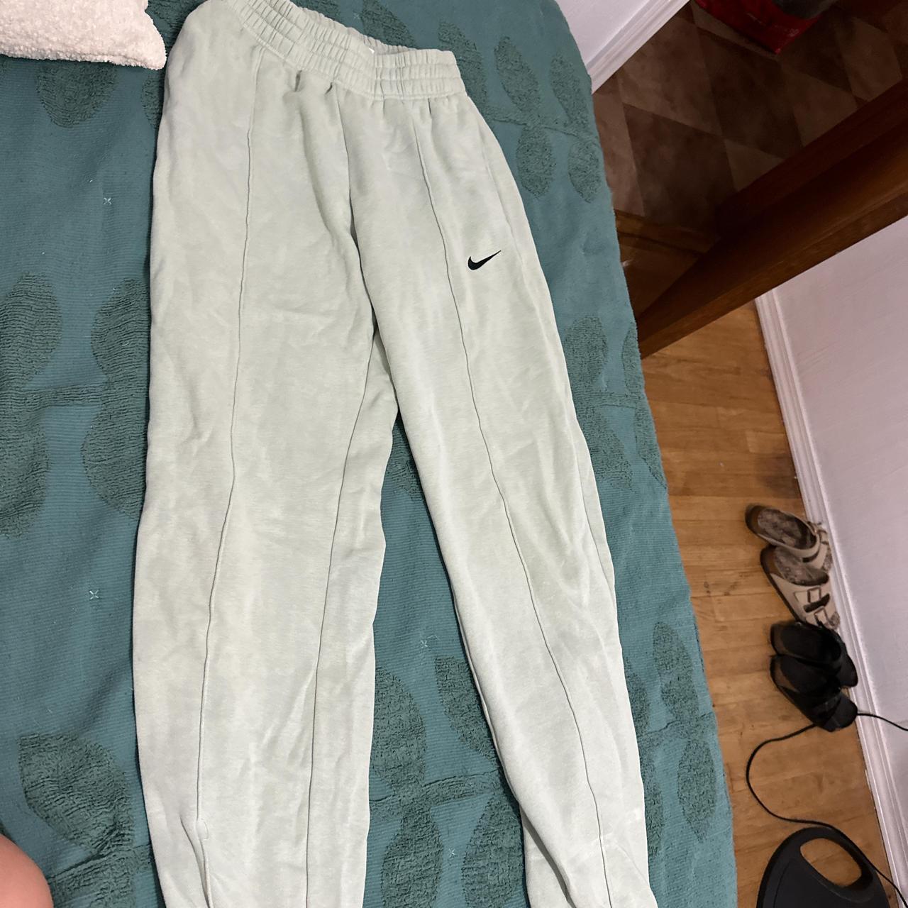Soft Nike sweats no stains great condition | Depop
