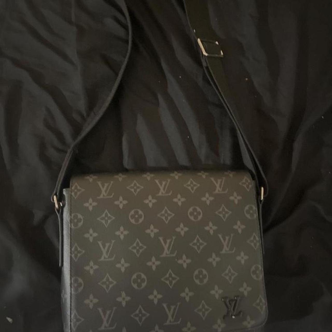 Louie bag - dm me before u buy - Depop