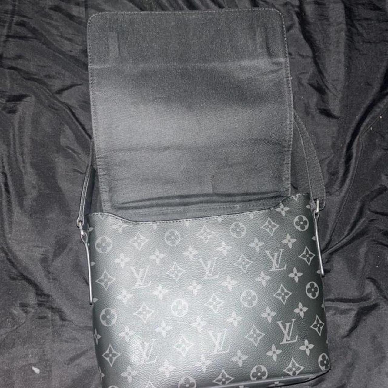 Louie bag - dm me before u buy - Depop