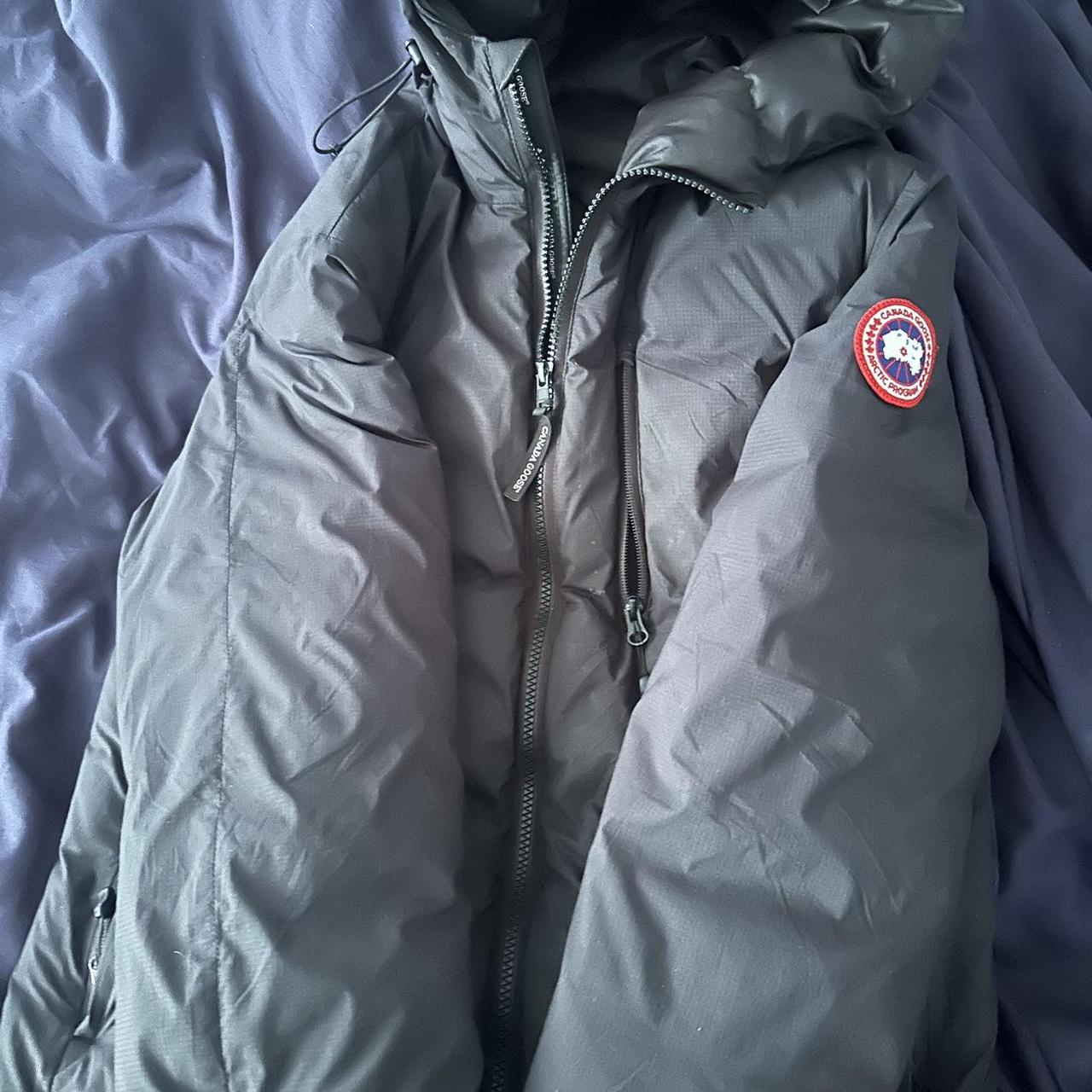 REAL Canada goose lodge coat It has one... - Depop