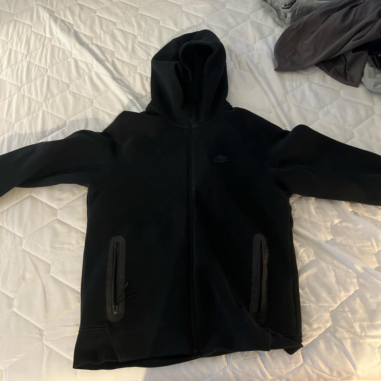 medium size nike tech black, never used good condition - Depop