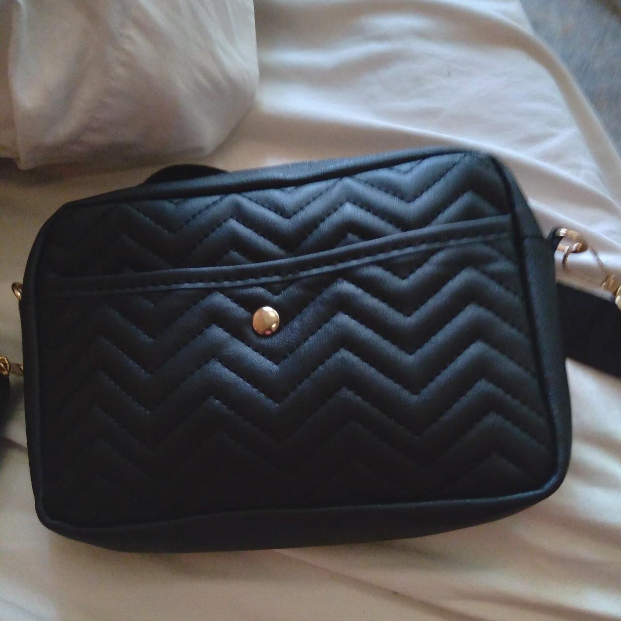 Brand new cross body bag never worn - Depop