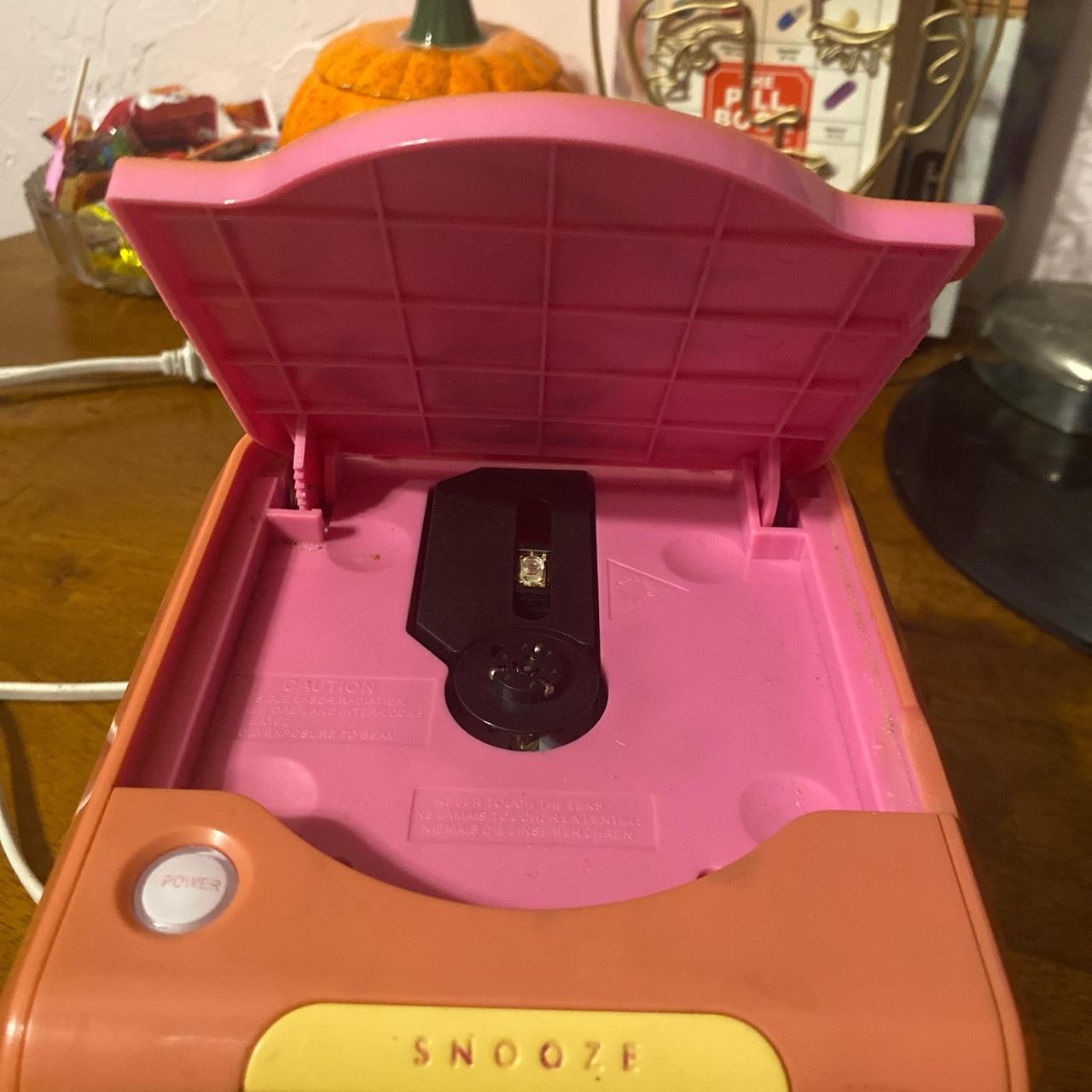 Hello Kitty radio/alarm clock with 2000s vibes... | Depop