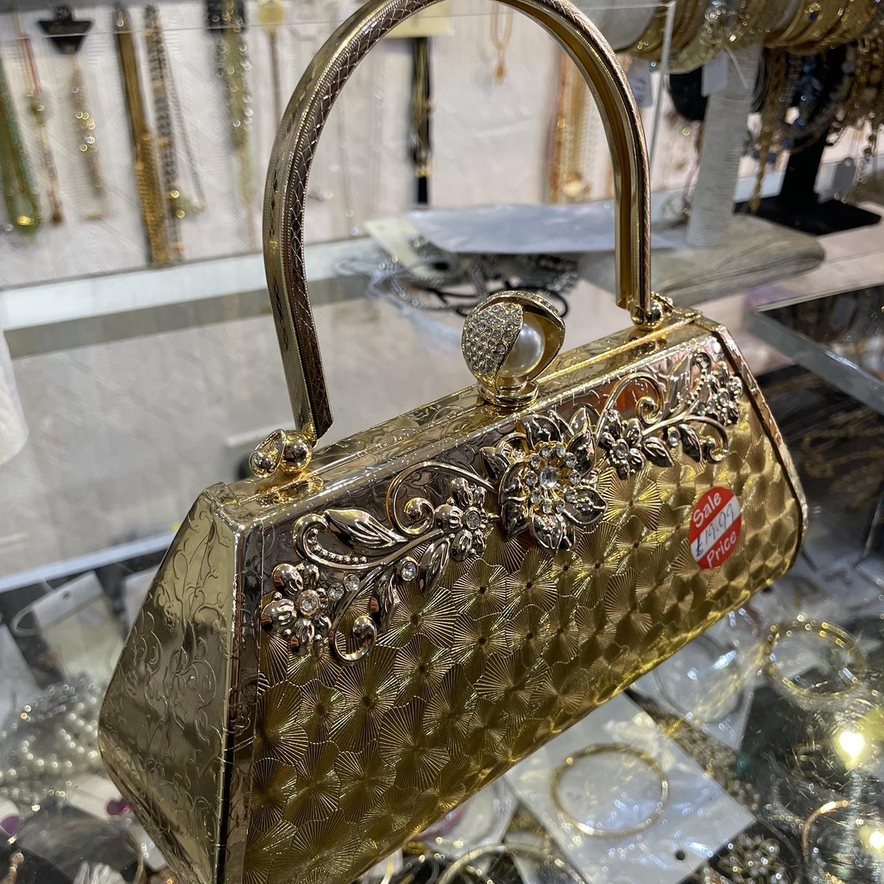 Womens hand bag - Depop