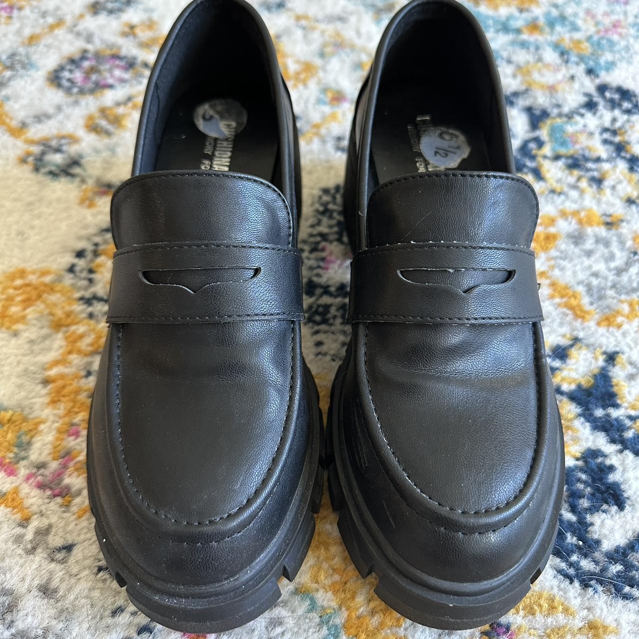 Cushionaire Wonder Lug Sole Loafer size 6.5 Worn... - Depop